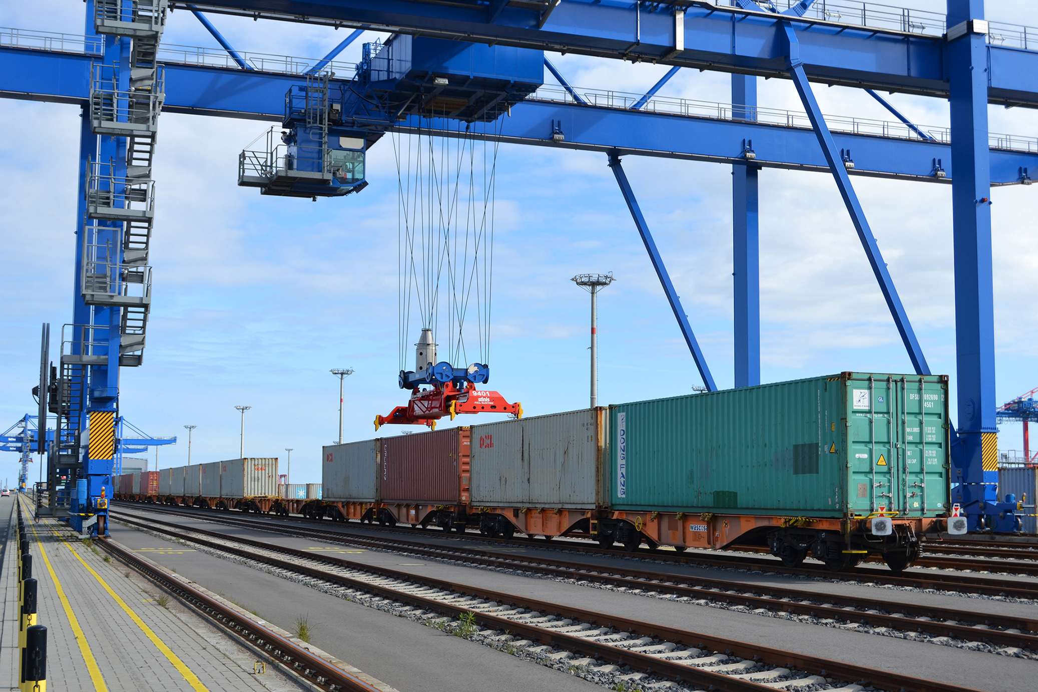 Container-Shuttle zwischen Wilhelmshaven und Hamburg