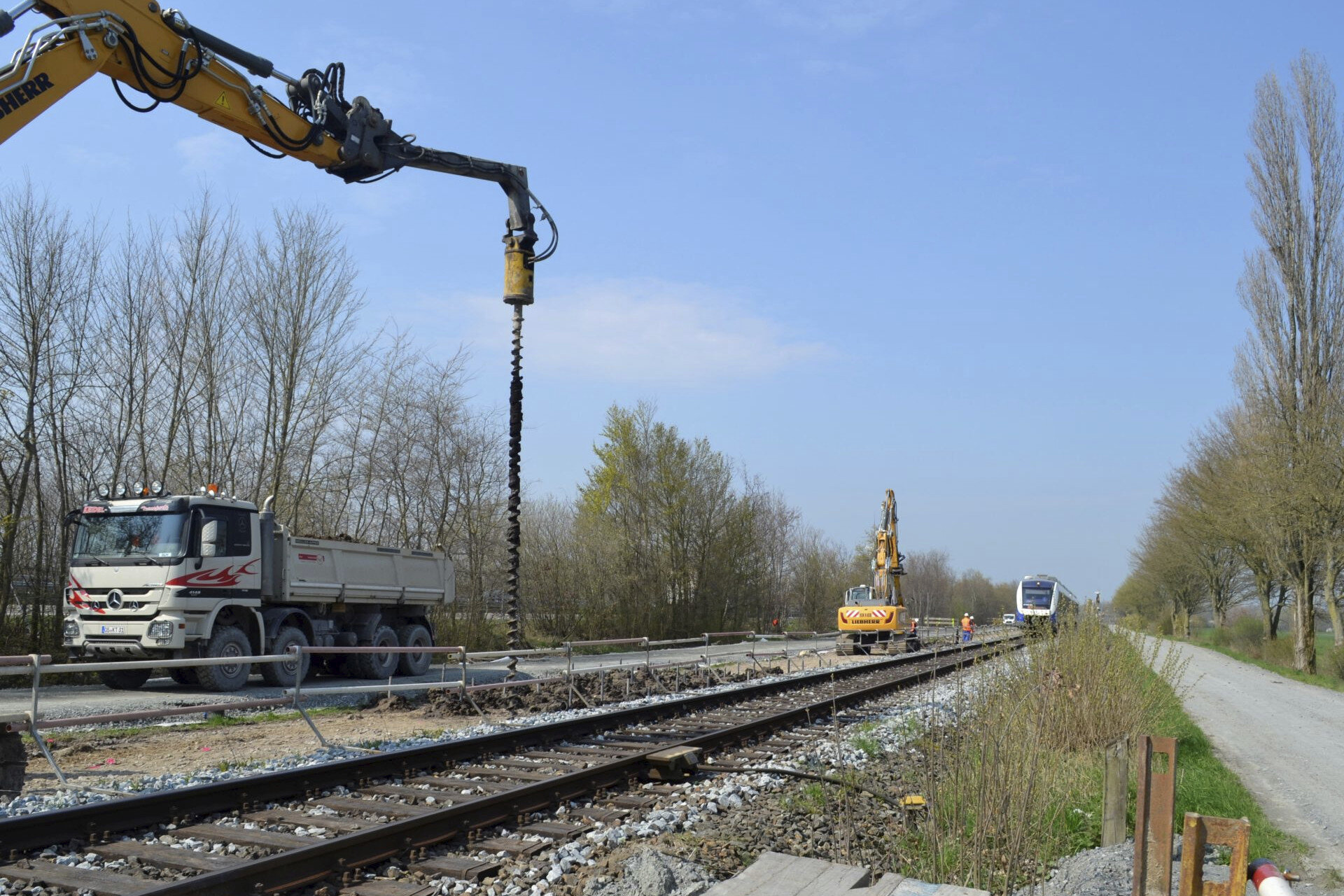 Ausbau der Bahnstrecke Oldenburg – Wilhelmshaven auf der Zielgeraden Ausbau der Bahnstrecke Oldenburg – Wilhelmshaven auf der Zielgeraden
