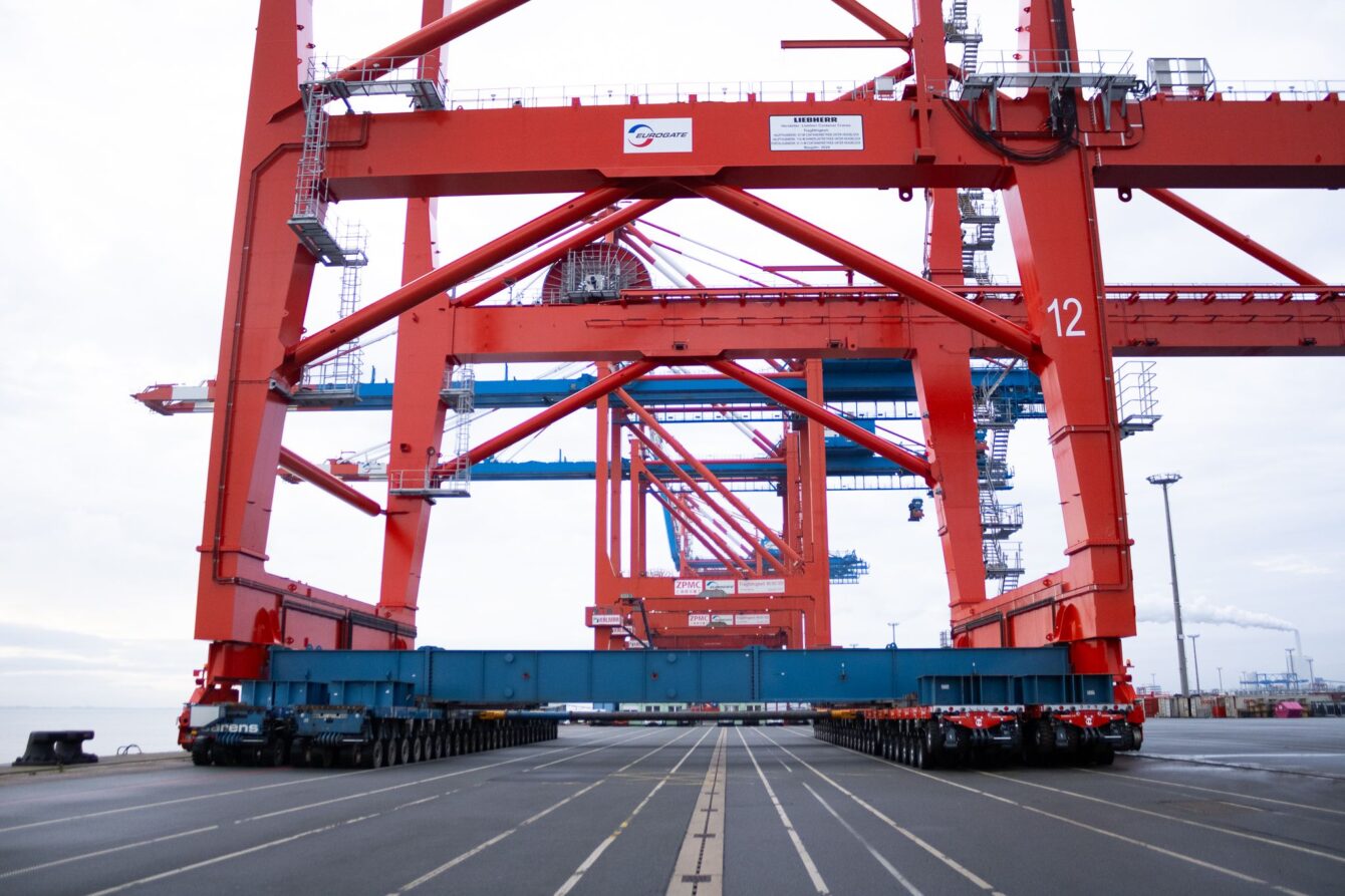 Liebherr-Containerbrücken im JadeWeserPort angekommen